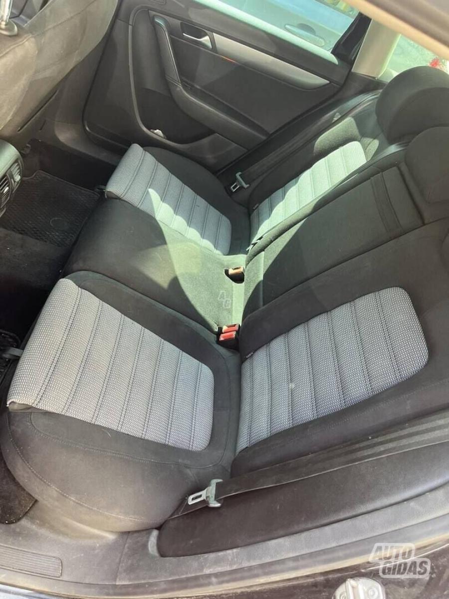 Black Volkswagen Passat 2006 in Kaunas, with an engine capacity of 2.00 L and mileage of 378 thousand km for 1650 €, photo 12 on AUTOMOTO.COM.LV