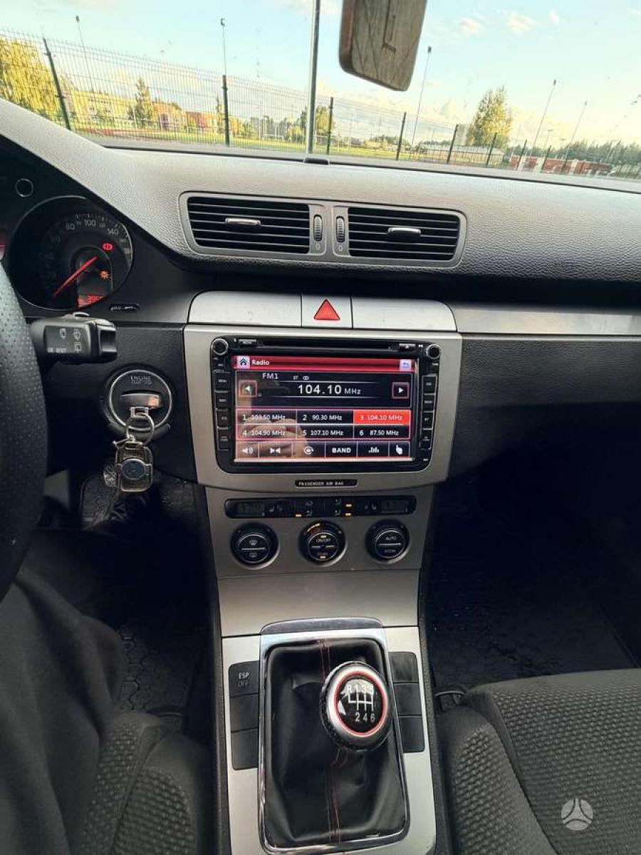Black Volkswagen Passat 2006 in Kaisiadorys, with an engine capacity of 1.97 L and mileage of 396 thousand km for 1299 €, photo 9 on AUTOMOTO.COM.LV