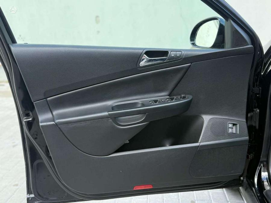 Melns Volkswagen Passat 2006 Viļņa, ar dzinēja tilpumu 1.97 L un nobraukumu 335 tūkst. km par 1450 €, foto 10 vietnē AUTOMOTO.COM.LV