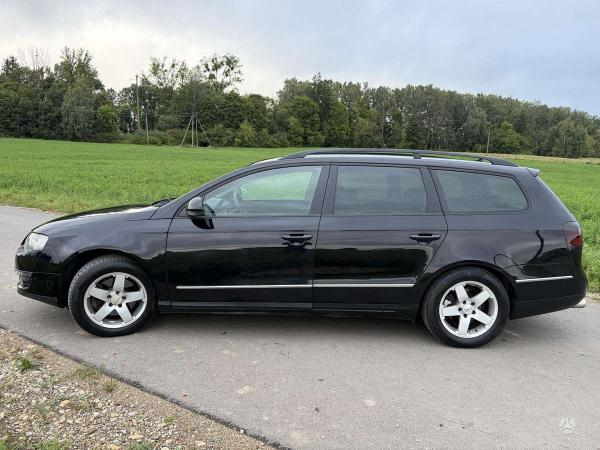 Volkswagen Passat 2006 in Alytus on AUTOMOTO.COM.LV Black Volkswagen Passat 2006 in Alytus, with an engine capacity of 1.98 L and mileage of 300 thousand km for 2000 €, photo 5 on AUTOMOTO.COM.LV