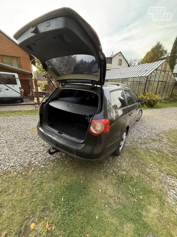 Black Volkswagen Passat 2006 in Vilnius, with an engine capacity of 1.90 L and mileage of 340 thousand km for 970 €, photo 7 on AUTOMOTO.COM.LV