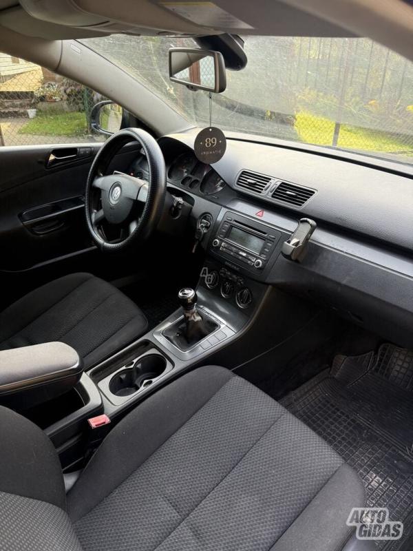 Black Volkswagen Passat 2006 in Vilnius, with an engine capacity of 1.90 L and mileage of 340 thousand km for 970 €, photo 8 on AUTOMOTO.COM.LV