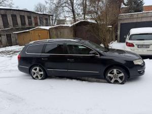 Black Volkswagen Passat 2007 in Kaunas, with an engine capacity of 2.00 L and mileage of 275 thousand km for 1150 €, photo 5 on AUTOMOTO.COM.LV