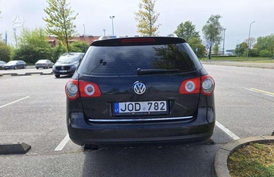 Black Volkswagen Passat 2007 in Vilnius, with an engine capacity of 1.97 L and mileage of 345 thousand km for 1900 €, photo 3 on AUTOMOTO.COM.LV