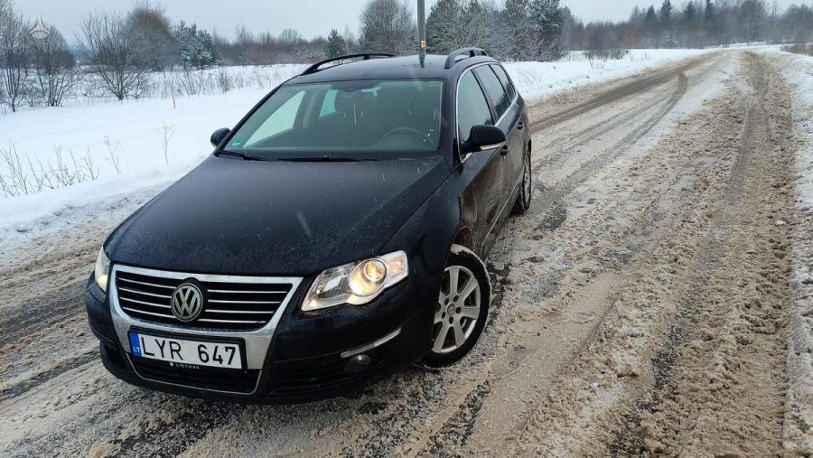 Black Volkswagen Passat 2007 in Vilnius, with an engine capacity of 1.97 L and mileage of 374 thousand km for 650 €, photo 3 on AUTOMOTO.COM.LV