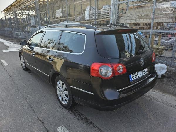 Black Volkswagen Passat 2007 in Alytus, with an engine capacity of 2.00 L and mileage of 371 thousand km for 1950 €, photo 4 on AUTOMOTO.COM.LV