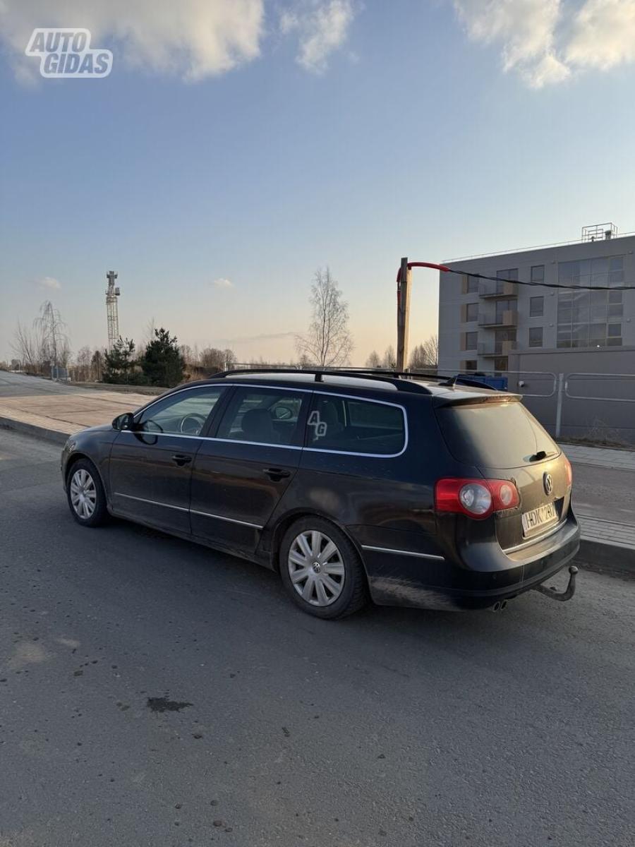Black Volkswagen Passat 2007 in Vilnius, with an engine capacity of 2.00 L and mileage of 337 thousand km for 900 €, photo 4 on AUTOMOTO.COM.LV