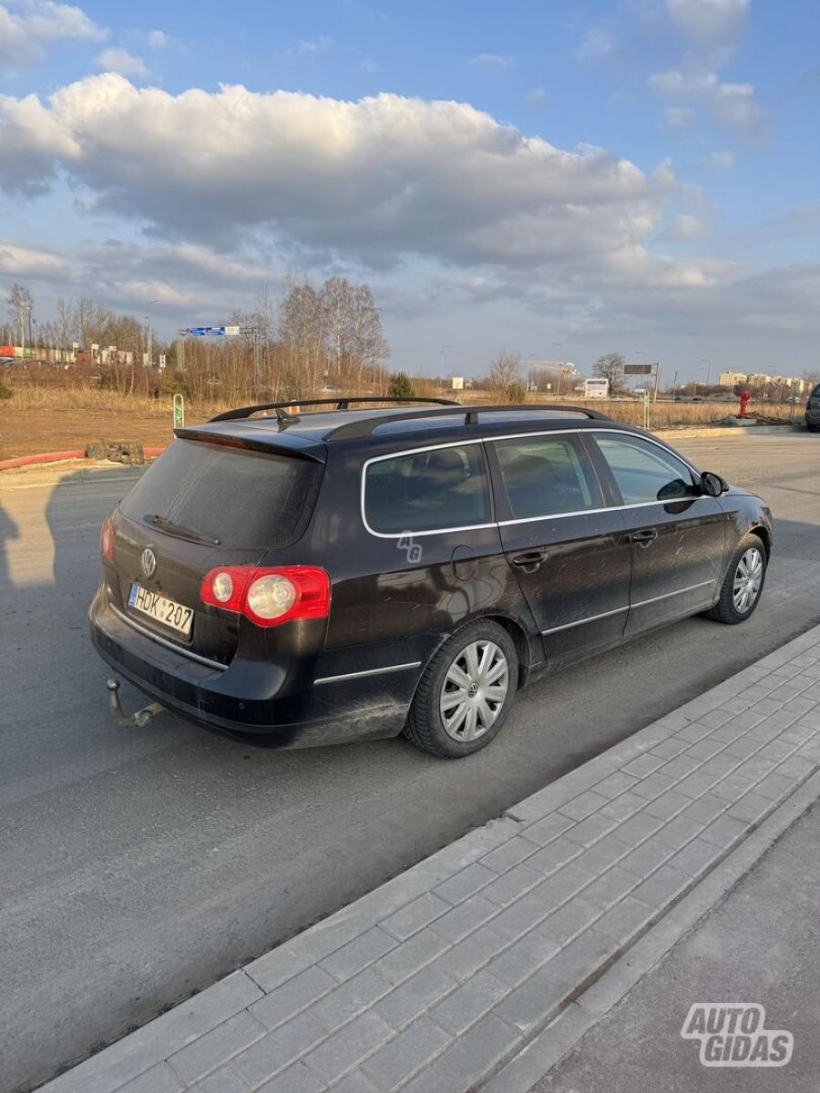 Black Volkswagen Passat 2007 in Vilnius, with an engine capacity of 2.00 L and mileage of 337 thousand km for 900 €, photo 5 on AUTOMOTO.COM.LV