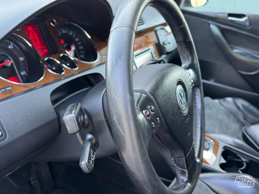 Melns Volkswagen Passat 2007 Kauņa, ar dzinēja tilpumu 2.00 L un nobraukumu 330 tūkst. km par 2100 €, foto 28 vietnē AUTOMOTO.COM.LV