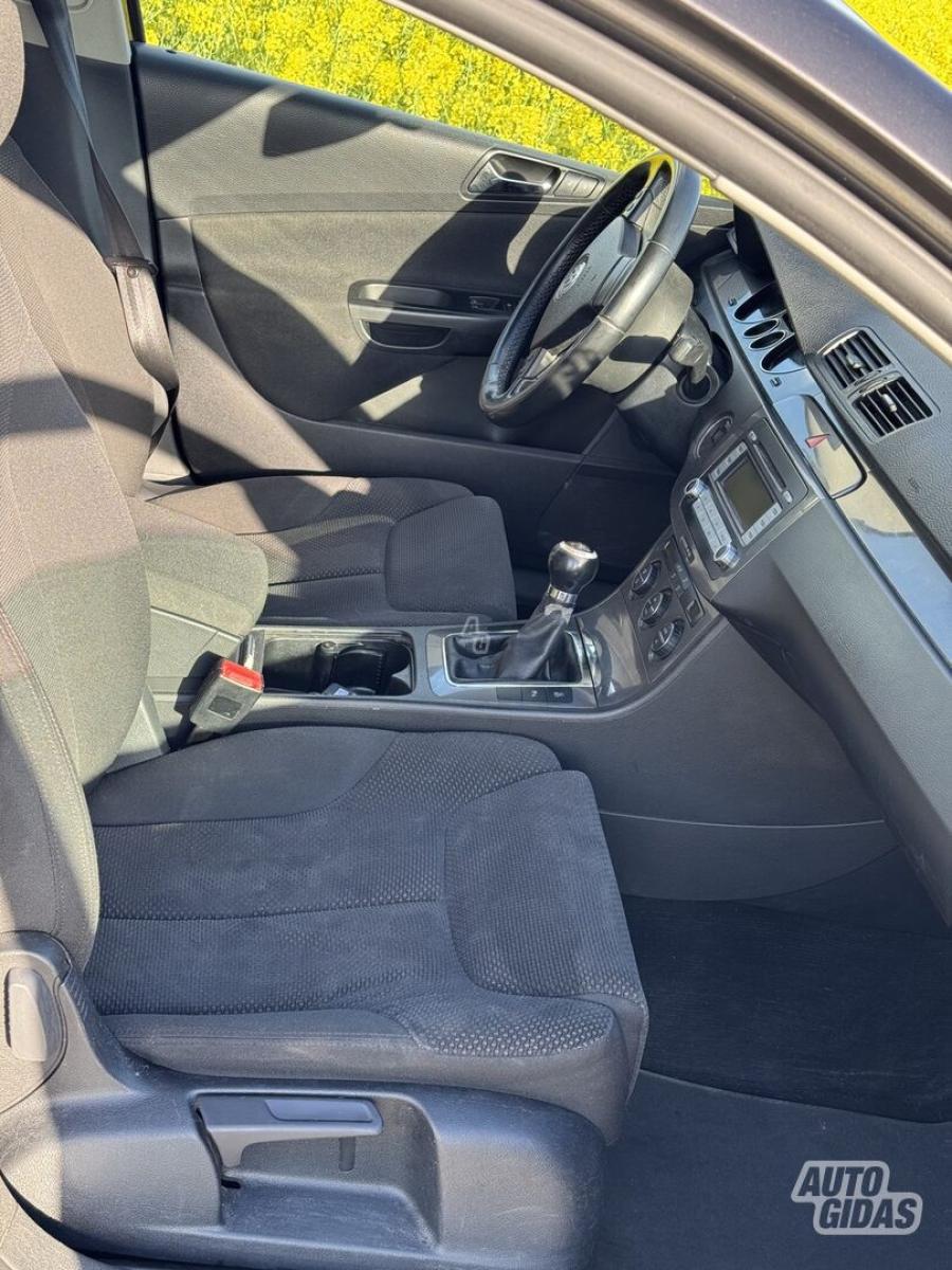 Melns Volkswagen Passat 2007 Kauņa, ar dzinēja tilpumu 1.90 L un nobraukumu 325 tūkst. km par 1800 €, foto 17 vietnē AUTOMOTO.COM.LV
