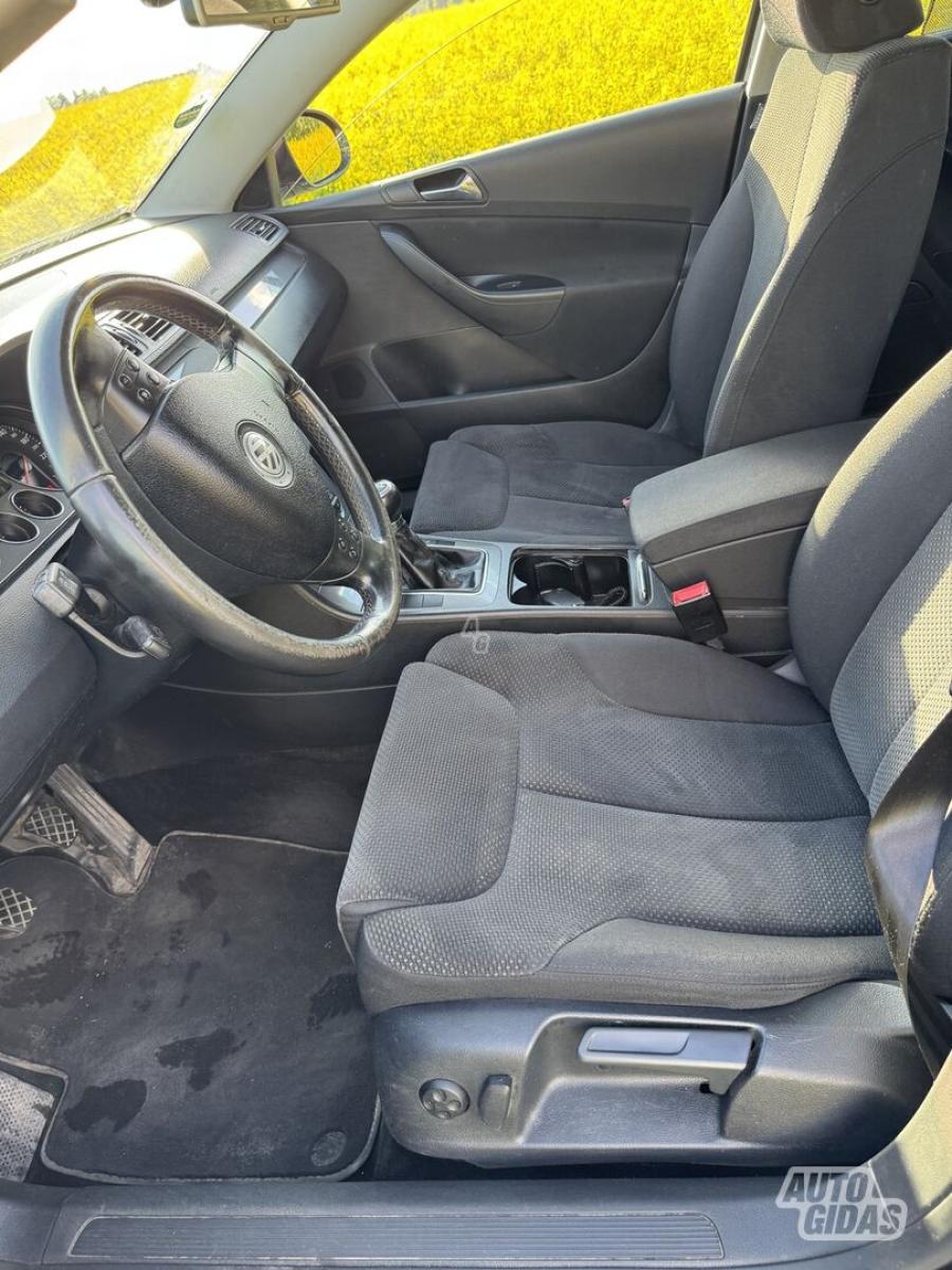 Melns Volkswagen Passat 2007 Kauņa, ar dzinēja tilpumu 1.90 L un nobraukumu 325 tūkst. km par 1800 €, foto 21 vietnē AUTOMOTO.COM.LV