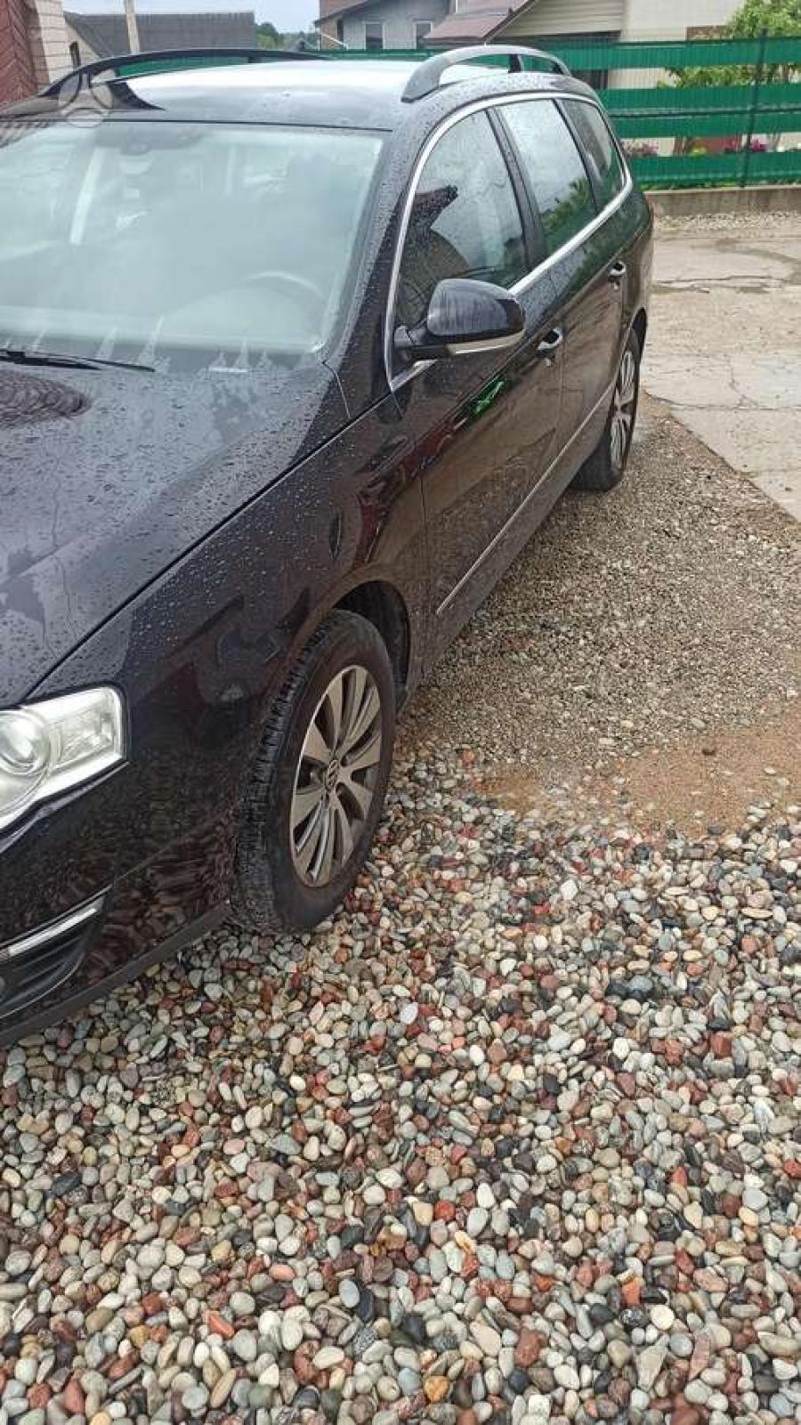 Black Volkswagen Passat 2007 in Kaunas, with an engine capacity of 1.60 L and mileage of 188 thousand km for 2999 €, photo 1 on AUTOMOTO.COM.LV