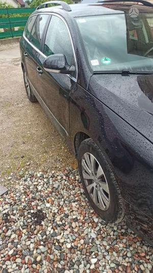 Black Volkswagen Passat 2007 in Kaunas, with an engine capacity of 1.60 L and mileage of 188 thousand km for 2999 €, photo 5 on AUTOMOTO.COM.LV