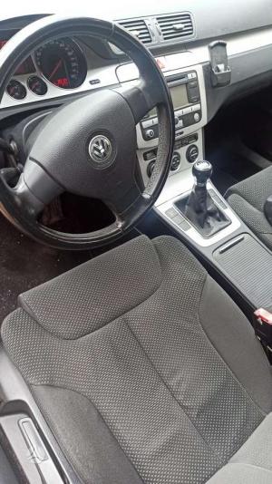 Black Volkswagen Passat 2007 in Kaunas, with an engine capacity of 1.60 L and mileage of 188 thousand km for 2999 €, photo 7 on AUTOMOTO.COM.LV