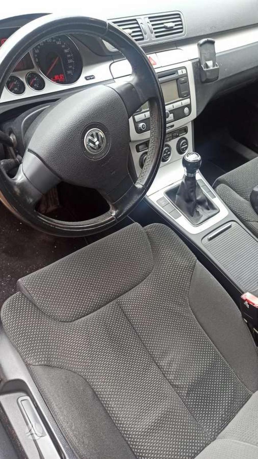 Black Volkswagen Passat 2007 in Kaunas, with an engine capacity of 1.60 L and mileage of 188 thousand km for 2999 €, photo 7 on AUTOMOTO.COM.LV