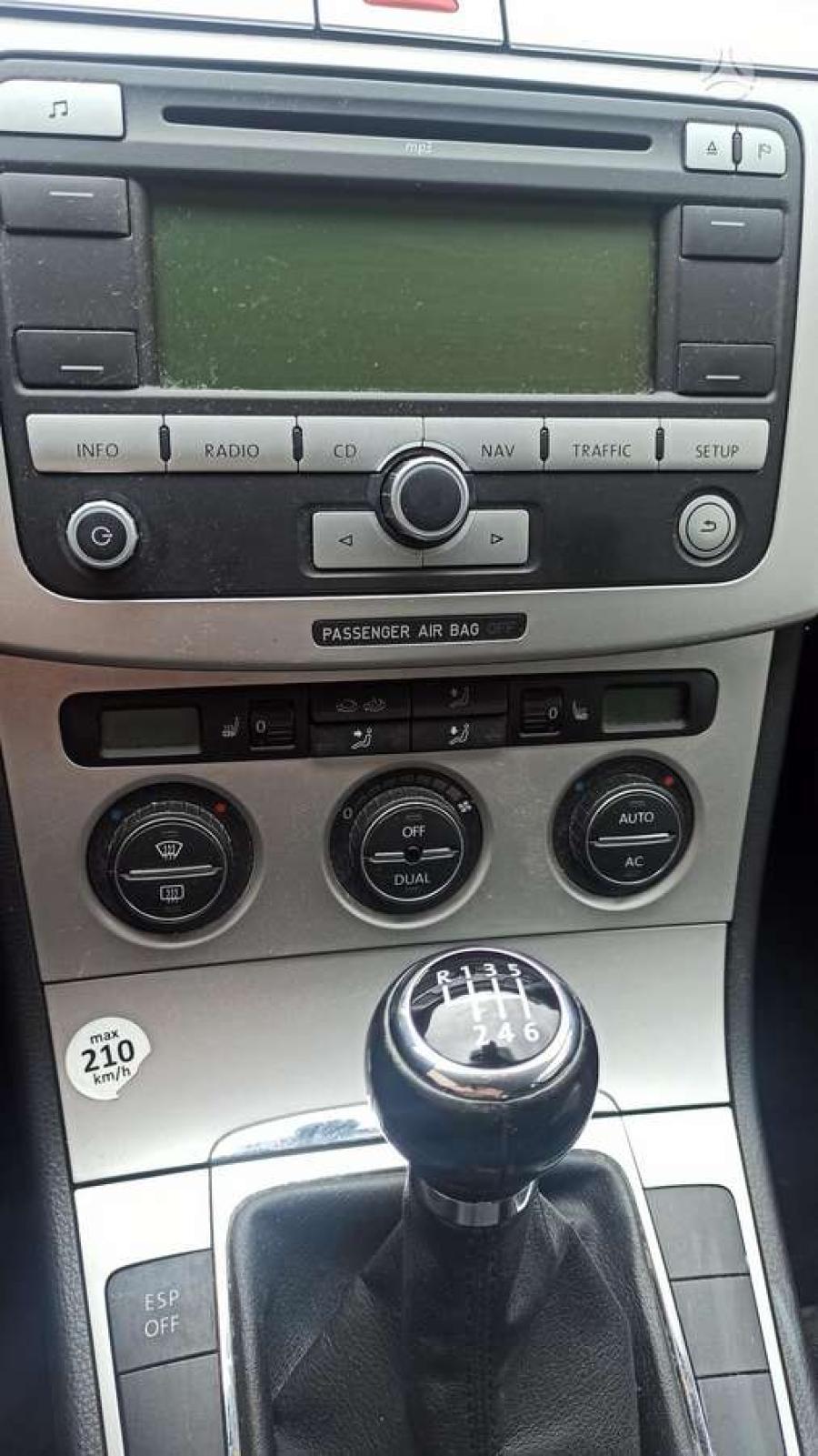 Black Volkswagen Passat 2007 in Kaunas, with an engine capacity of 1.60 L and mileage of 188 thousand km for 2999 €, photo 8 on AUTOMOTO.COM.LV