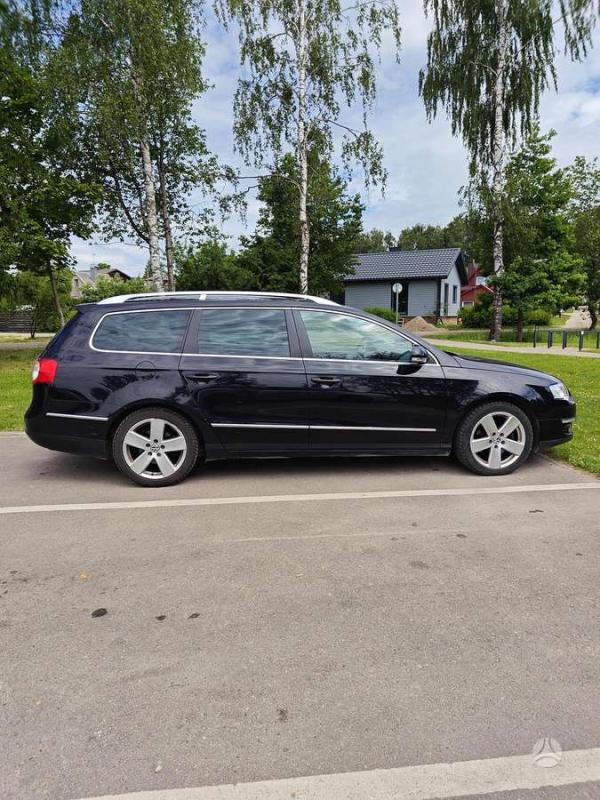 Black Volkswagen Passat 2007 in Plunge, with an engine capacity of 2.00 L and mileage of 282 thousand km for 2000 €, photo 1 on AUTOMOTO.COM.LV