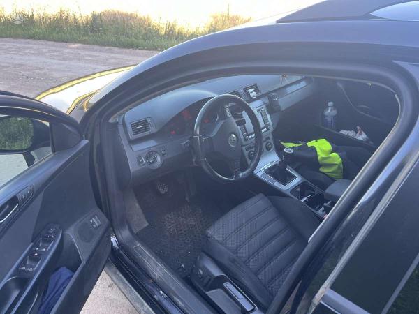 Black Volkswagen Passat 2007 in Klaipeda, with an engine capacity of 1.97 L and mileage of 420 thousand km for 990 €, photo 5 on AUTOMOTO.COM.LV