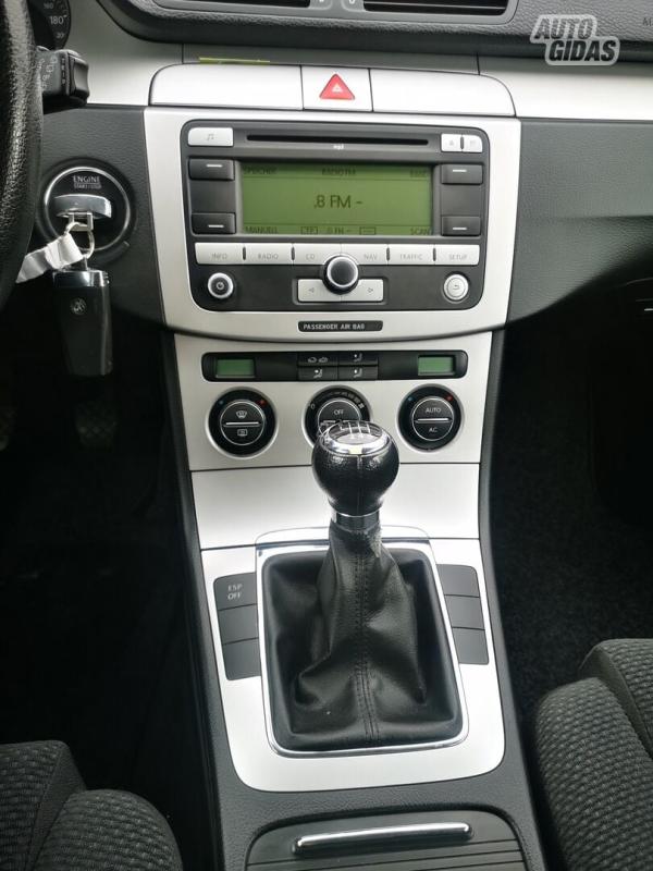 Melns Volkswagen Passat 2007 Radviliškis, ar dzinēja tilpumu 2.00 L un nobraukumu 170 tūkst. km par 3450 €, foto 7 vietnē AUTOMOTO.COM.LV