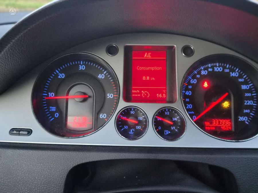 Black Volkswagen Passat 2007 in Kaunas, with an engine capacity of 1.97 L and mileage of 338 thousand km for 2900 €, photo 7 on AUTOMOTO.COM.LV
