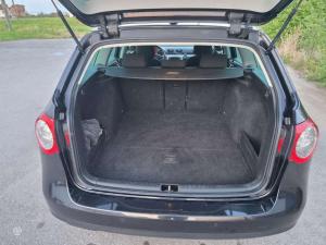 Black Volkswagen Passat 2007 in Kaunas, with an engine capacity of 1.97 L and mileage of 338 thousand km for 2900 €, photo 14 on AUTOMOTO.COM.LV