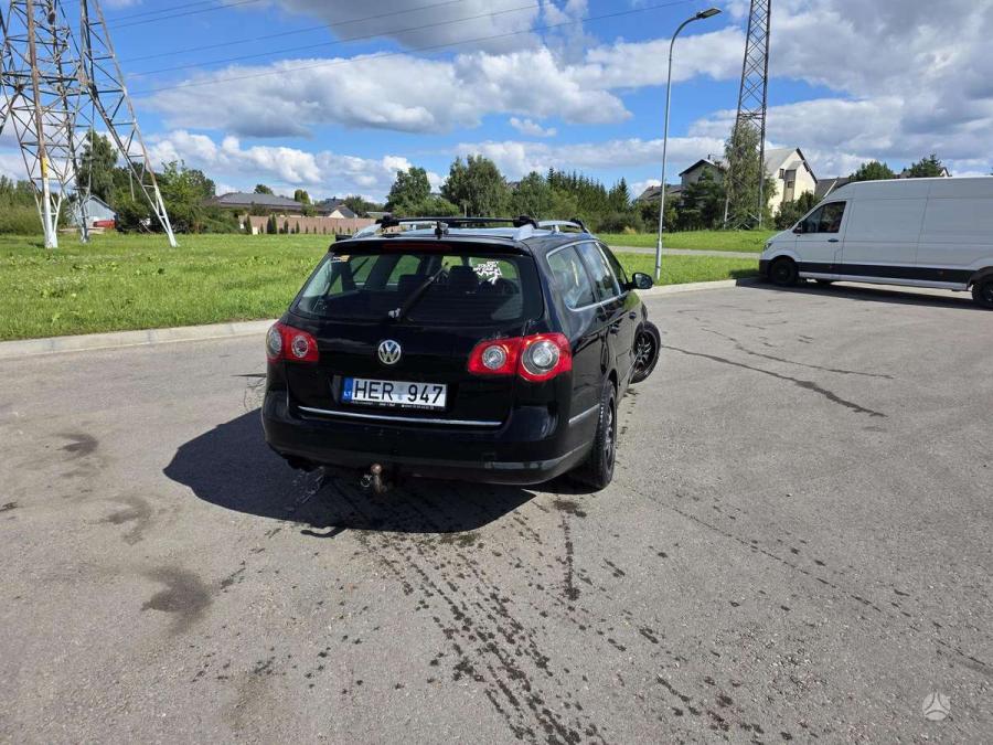 Black Volkswagen Passat 2007 in Kaunas, with an engine capacity of 1.97 L and mileage of 371 thousand km for 1150 €, photo 10 on AUTOMOTO.COM.LV