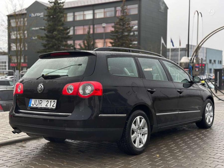 Black Volkswagen Passat 2008 in Kaunas, with an engine capacity of 1.97 L and mileage of 325 thousand km for 2500 €, photo 3 on AUTOMOTO.COM.LV
