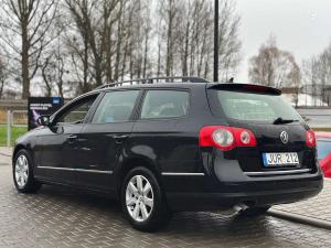 Black Volkswagen Passat 2008 in Kaunas, with an engine capacity of 1.97 L and mileage of 325 thousand km for 2500 €, photo 4 on AUTOMOTO.COM.LV