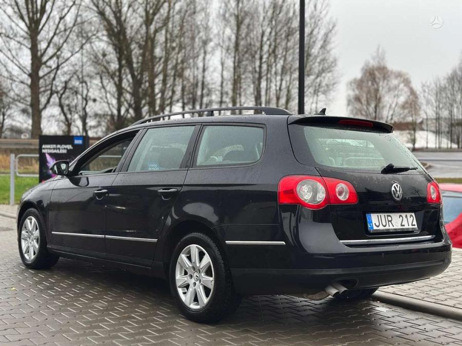 Black Volkswagen Passat 2008 in Kaunas, with an engine capacity of 1.97 L and mileage of 325 thousand km for 2500 €, photo 4 on AUTOMOTO.COM.LV
