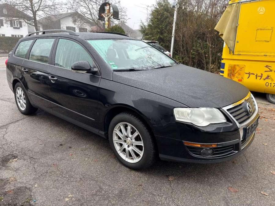 Black Volkswagen Passat 2008 in Marijampole, with an engine capacity of 1.39 L and mileage of 221 thousand km for 1900 €, photo 3 on AUTOMOTO.COM.LV