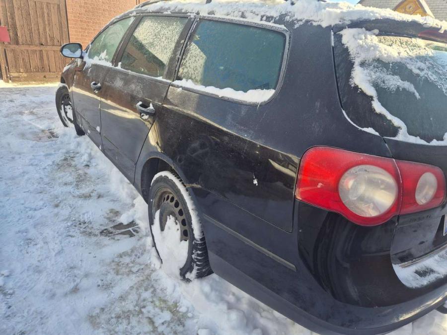 Black Volkswagen Passat 2008 in Pasvalys, with an engine capacity of 1.90 L and mileage of 300 thousand km for 750 €, photo 2 on AUTOMOTO.COM.LV