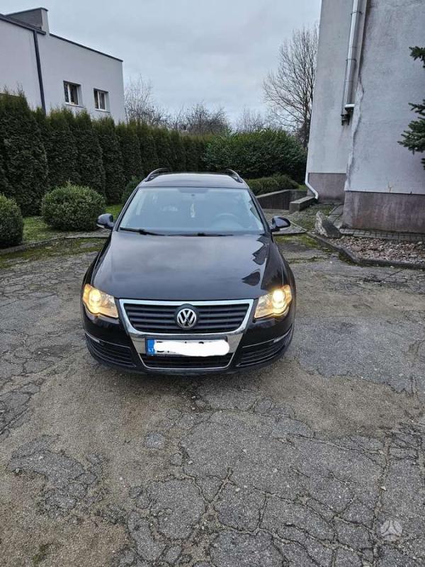 Black Volkswagen Passat 2008 in Siauliai, with an engine capacity of 1.90 L and mileage of 119 thousand km for 3500 €, photo 1 on AUTOMOTO.COM.LV