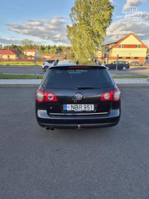 Black Volkswagen Passat 2008 in Vilnius, with an engine capacity of 2.00 L and mileage of 262 thousand km for 3250 €, photo 5 on AUTOMOTO.COM.LV