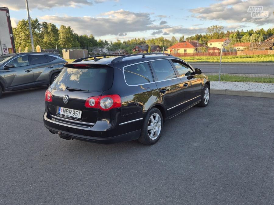 Black Volkswagen Passat 2008 in Vilnius, with an engine capacity of 2.00 L and mileage of 262 thousand km for 3250 €, photo 6 on AUTOMOTO.COM.LV