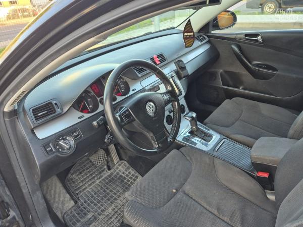 Black Volkswagen Passat 2008 in Vilnius, with an engine capacity of 2.00 L and mileage of 262 thousand km for 3250 €, photo 7 on AUTOMOTO.COM.LV