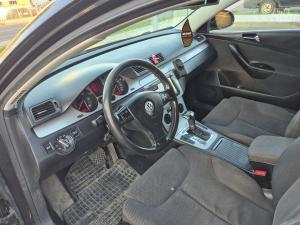 Black Volkswagen Passat 2008 in Vilnius, with an engine capacity of 2.00 L and mileage of 262 thousand km for 3250 €, photo 8 on AUTOMOTO.COM.LV