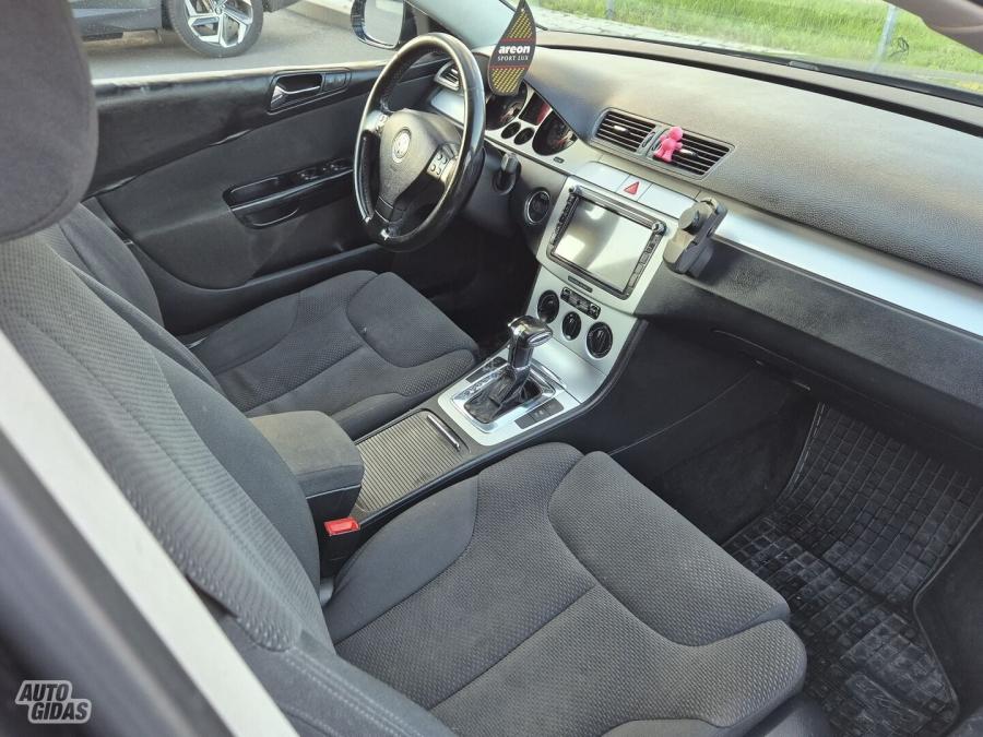 Black Volkswagen Passat 2008 in Vilnius, with an engine capacity of 2.00 L and mileage of 262 thousand km for 3250 €, photo 9 on AUTOMOTO.COM.LV