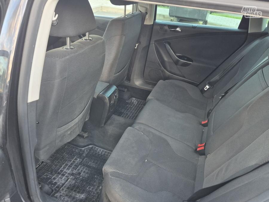 Black Volkswagen Passat 2008 in Vilnius, with an engine capacity of 2.00 L and mileage of 262 thousand km for 3250 €, photo 14 on AUTOMOTO.COM.LV