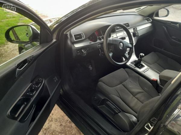 Black Volkswagen Passat 2008 in Marijampole, with an engine capacity of 2.00 L and mileage of 356 thousand km for 1350 €, photo 8 on AUTOMOTO.COM.LV