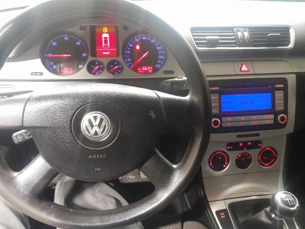 Black Volkswagen Passat 2008 in Marijampole, with an engine capacity of 2.00 L and mileage of 356 thousand km for 1350 €, photo 10 on AUTOMOTO.COM.LV