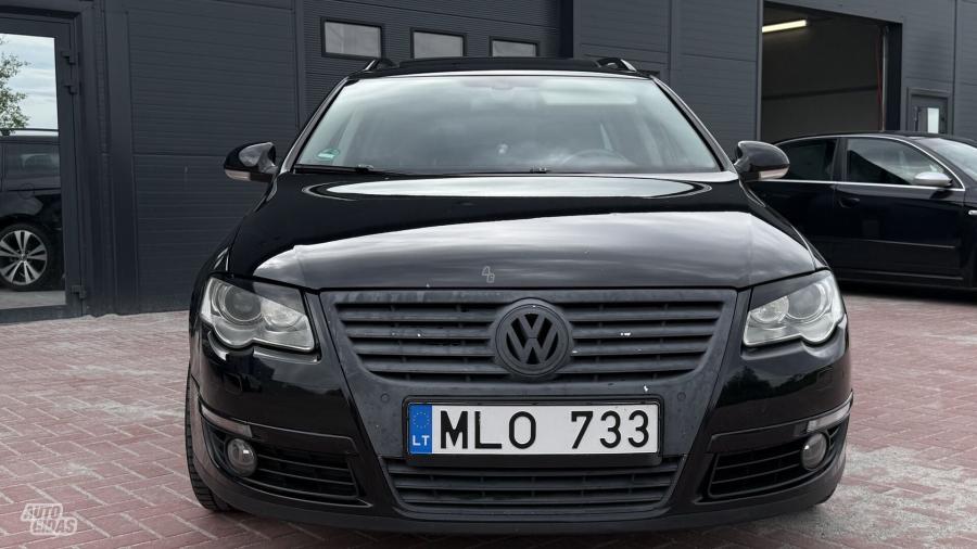 Black Volkswagen Passat 2008 in Vilnius, with an engine capacity of 2.00 L and mileage of 352 thousand km for 3220 €, photo 7 on AUTOMOTO.COM.LV
