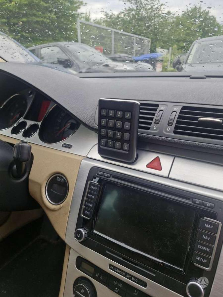 Black Volkswagen Passat 2008 in Klaipeda, with an engine capacity of 1.97 L and mileage of 316 thousand km for 2300 €, photo 4 on AUTOMOTO.COM.LV