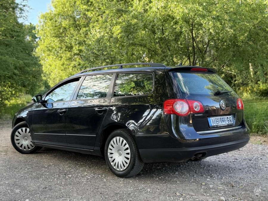 Black Volkswagen Passat 2008 in Vilnius, with an engine capacity of 1.90 L and mileage of 382 thousand km for 1650 €, photo 5 on AUTOMOTO.COM.LV