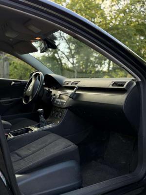 Black Volkswagen Passat 2008 in Vilnius, with an engine capacity of 1.90 L and mileage of 382 thousand km for 1650 €, photo 8 on AUTOMOTO.COM.LV