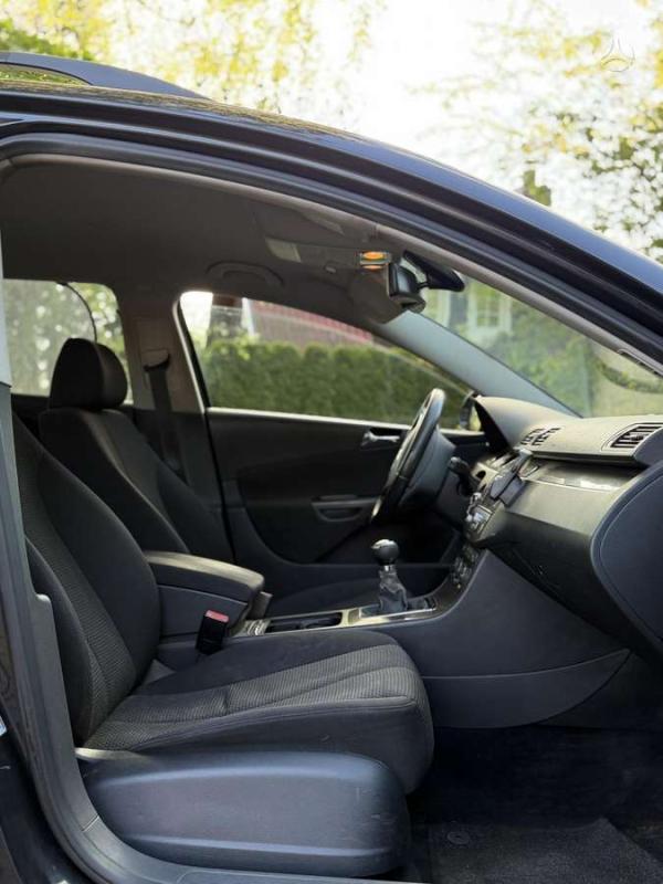 Black Volkswagen Passat 2008 in Vilnius, with an engine capacity of 1.90 L and mileage of 382 thousand km for 1650 €, photo 8 on AUTOMOTO.COM.LV