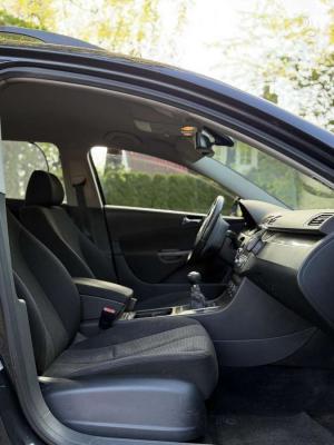 Black Volkswagen Passat 2008 in Vilnius, with an engine capacity of 1.90 L and mileage of 382 thousand km for 1650 €, photo 9 on AUTOMOTO.COM.LV