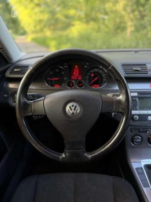 Black Volkswagen Passat 2008 in Vilnius, with an engine capacity of 1.90 L and mileage of 382 thousand km for 1650 €, photo 11 on AUTOMOTO.COM.LV