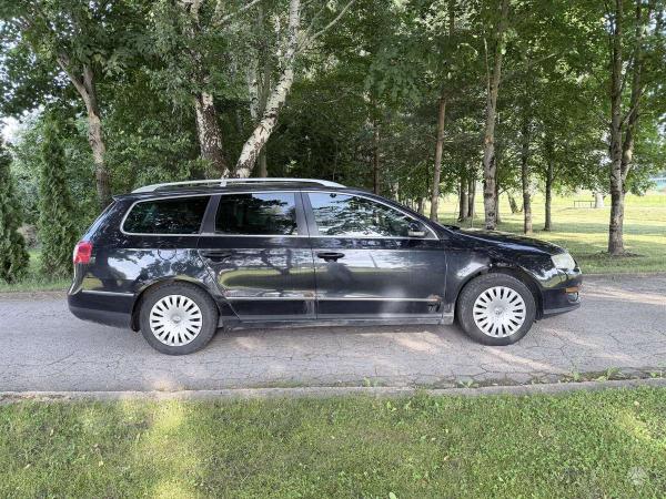 Melns Volkswagen Passat 2008 Plungė, ar dzinēja tilpumu 1.90 L un nobraukumu 290 tūkst. km par 1200 €, foto 3 vietnē AUTOMOTO.COM.LV