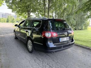 Black Volkswagen Passat 2008 in Plunge, with an engine capacity of 1.90 L and mileage of 290 thousand km for 1200 €, photo 6 on AUTOMOTO.COM.LV