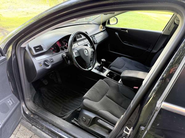 Melns Volkswagen Passat 2008 Plungė, ar dzinēja tilpumu 1.90 L un nobraukumu 290 tūkst. km par 1200 €, foto 10 vietnē AUTOMOTO.COM.LV